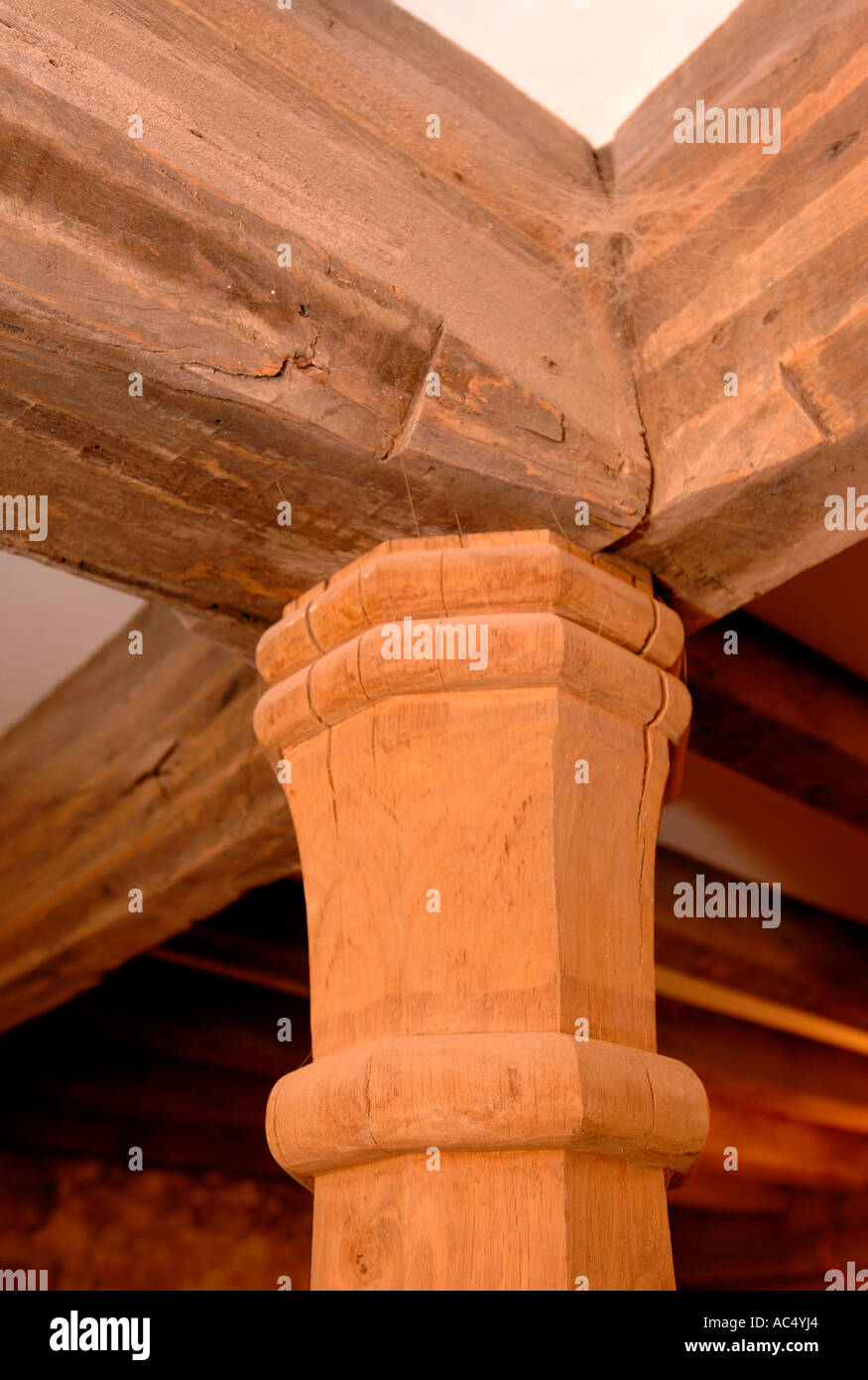 Column supporting beams hi-res stock photography and images - Alamy