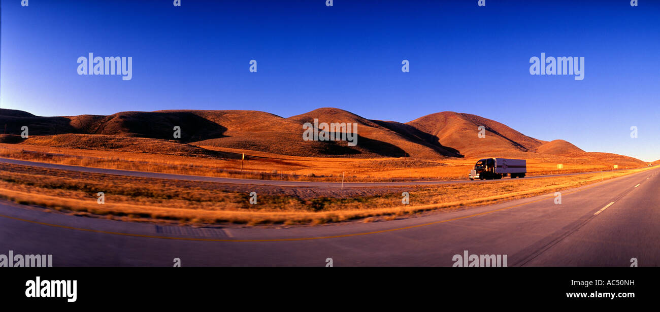 Open hwy hi-res stock photography and images - Alamy