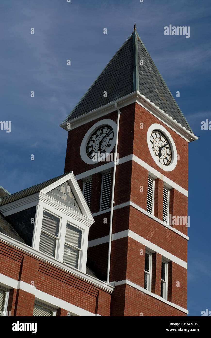 Duncan city hall hi-res stock photography and images - Alamy