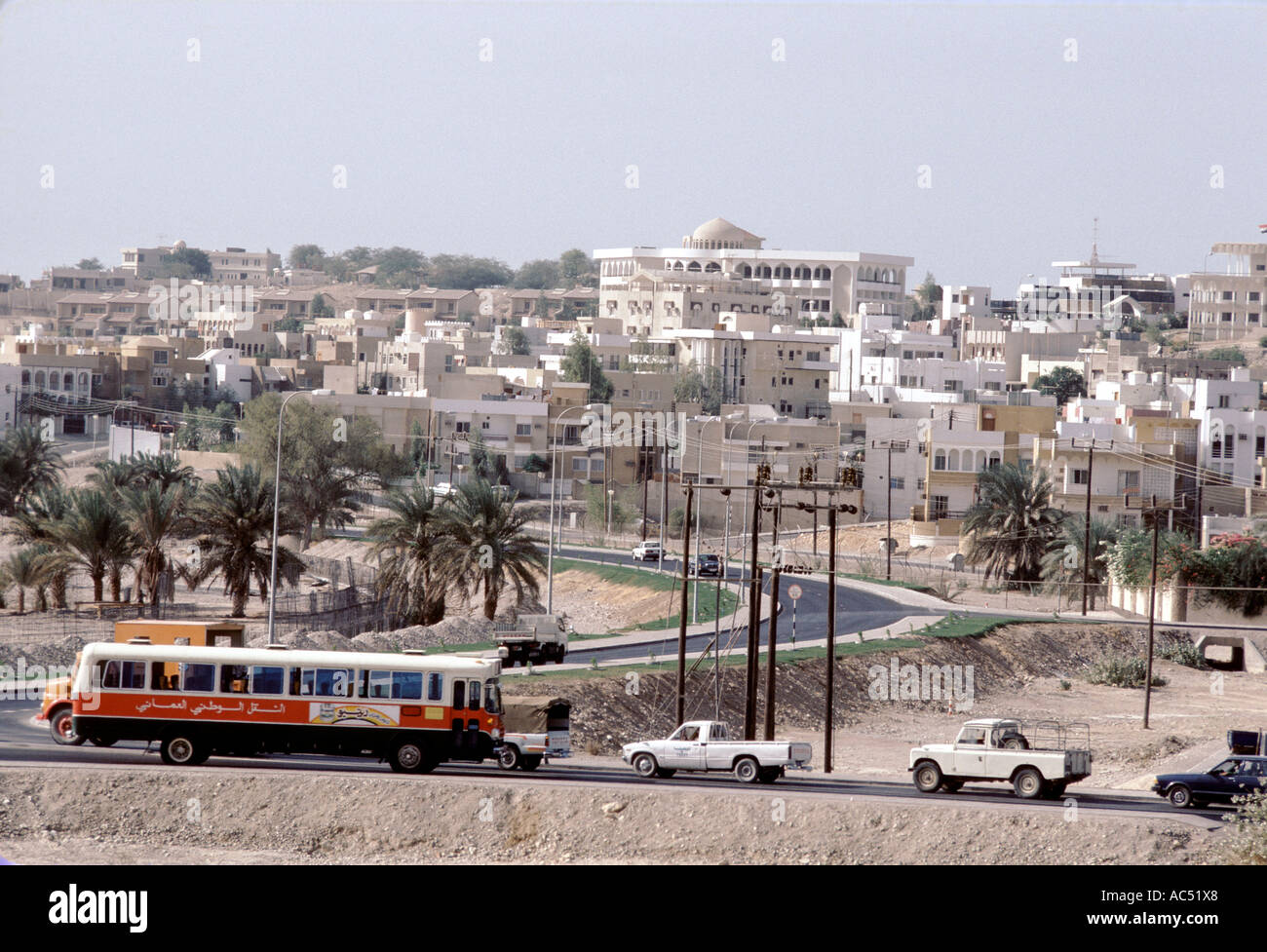 Roads and public transport landscapes hi-res stock photography and ...