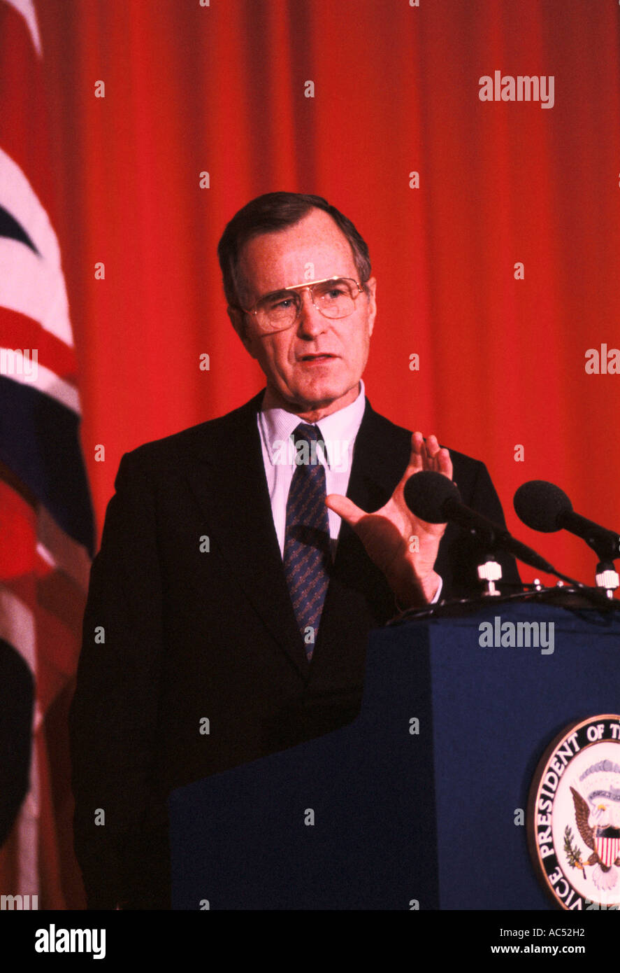 President george herbert bush hi-res stock photography and images - Alamy
