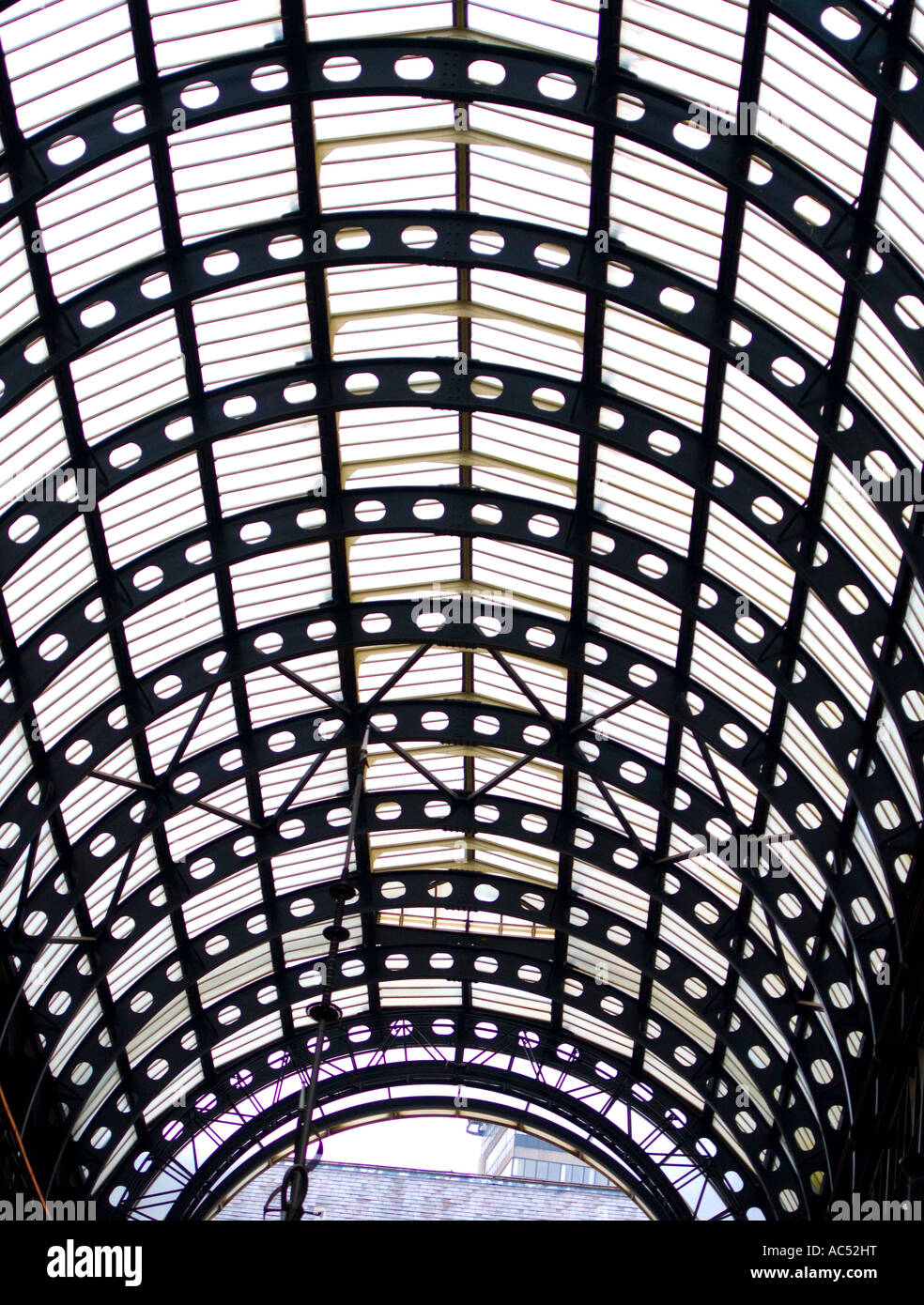 Curved roof trusses hi-res stock photography and images - Alamy