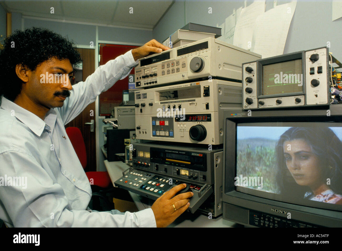 Video editing suite hi-res stock photography and images - Alamy