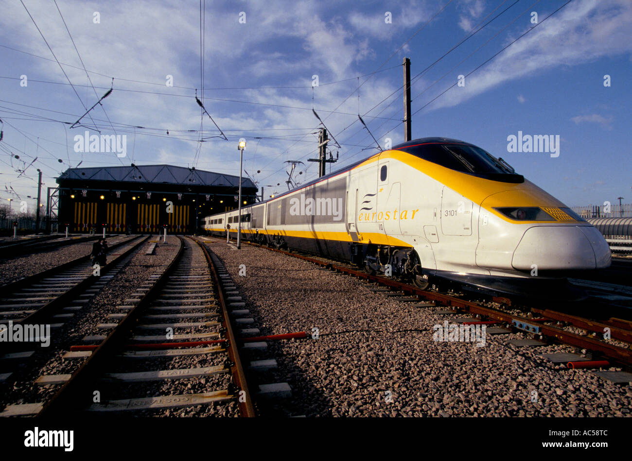Eurostar tunnel train hi-res stock photography and images - Alamy
