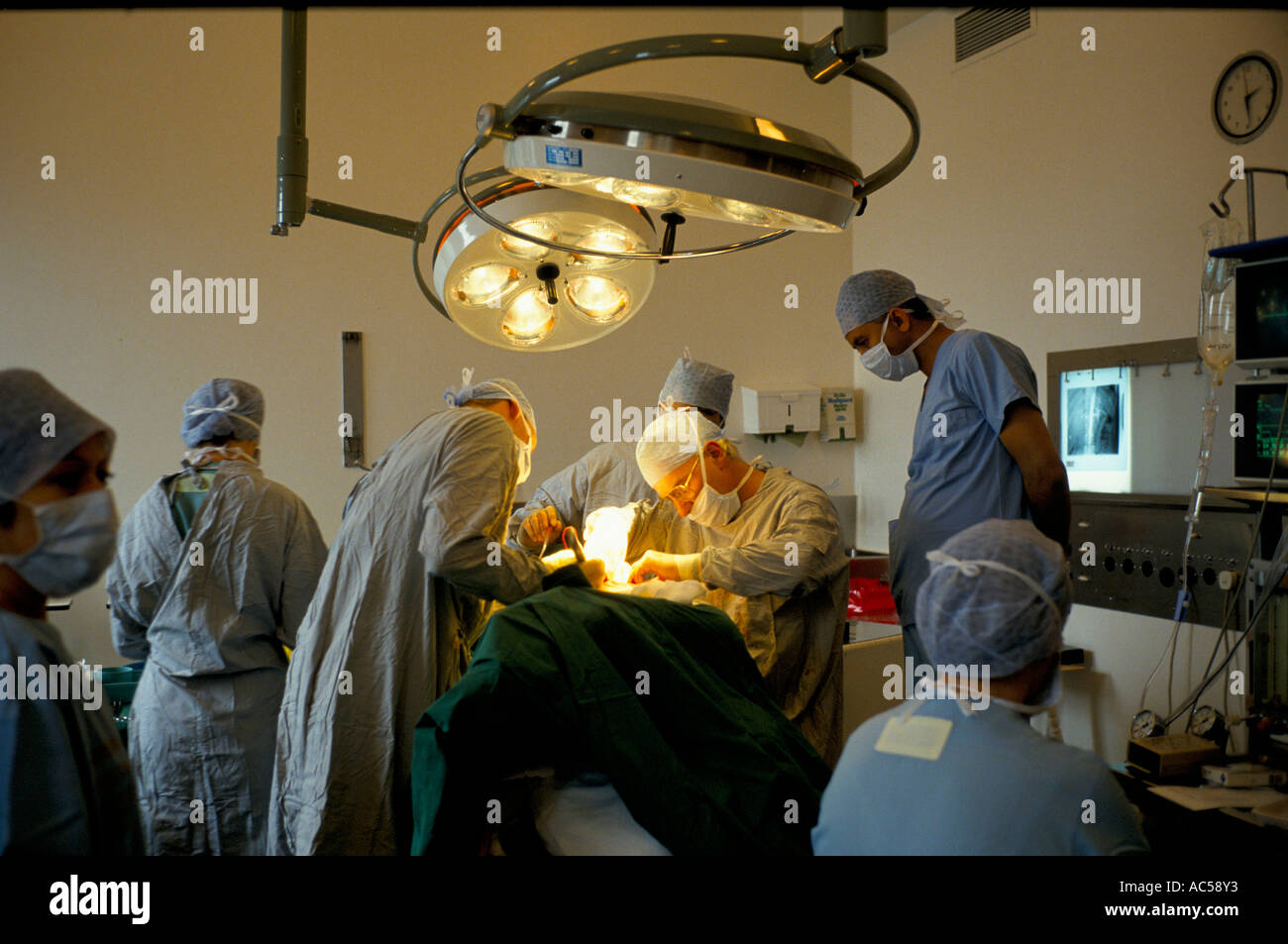 Kidney transplant operation hi-res stock photography and images - Alamy