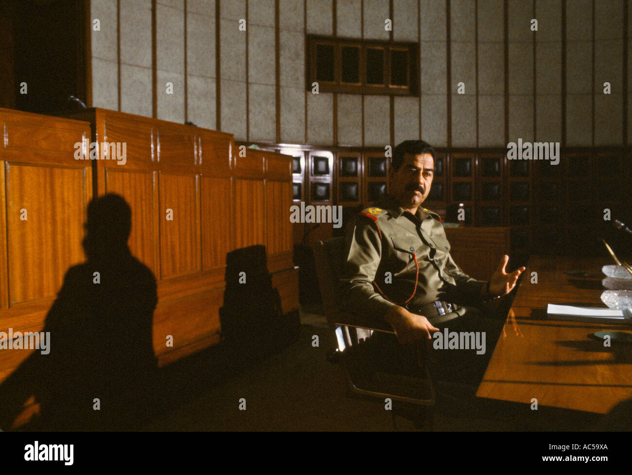 Speaking press microphone uniform hi-res stock photography and images ...