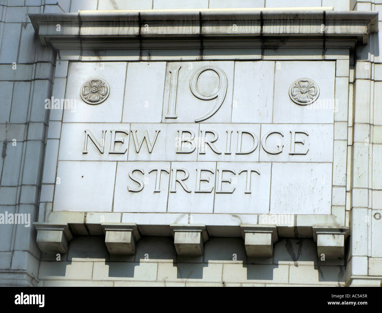 Sign reading 19 New Bridge Street on a corner of Fleet Street London ...