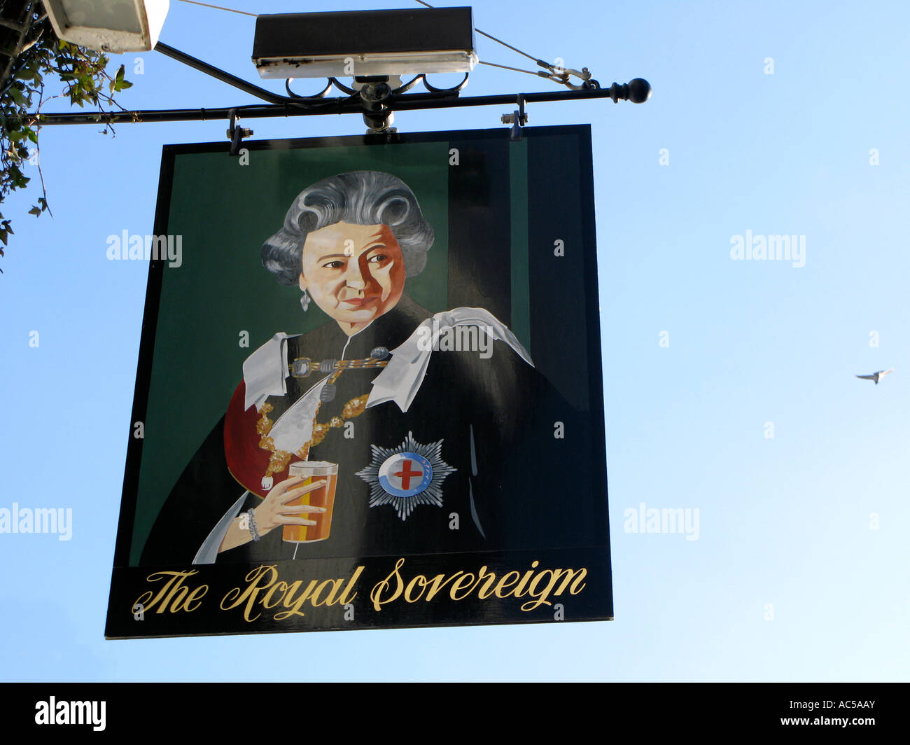 The portrait queen elizabeth ii painted hi-res stock photography and ...
