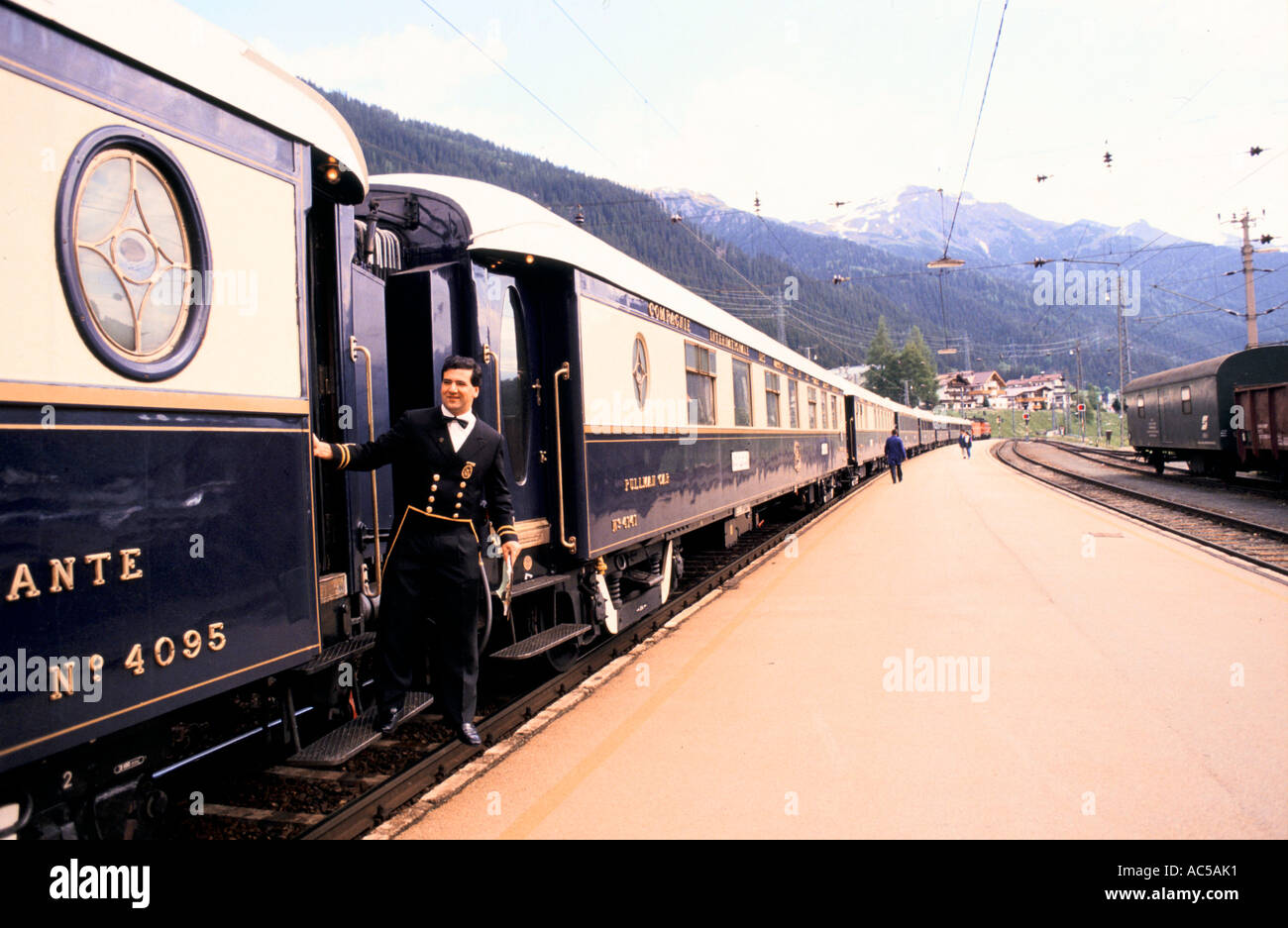 Waiter Livery High Resolution Stock Photography and Images - Alamy