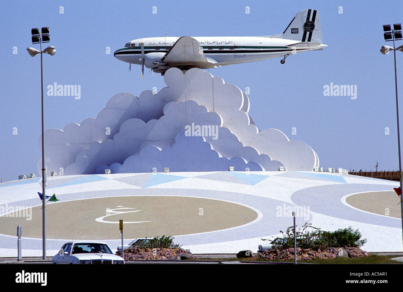 Saudi arabia jeddah roundabout and art hi-res stock photography and ...