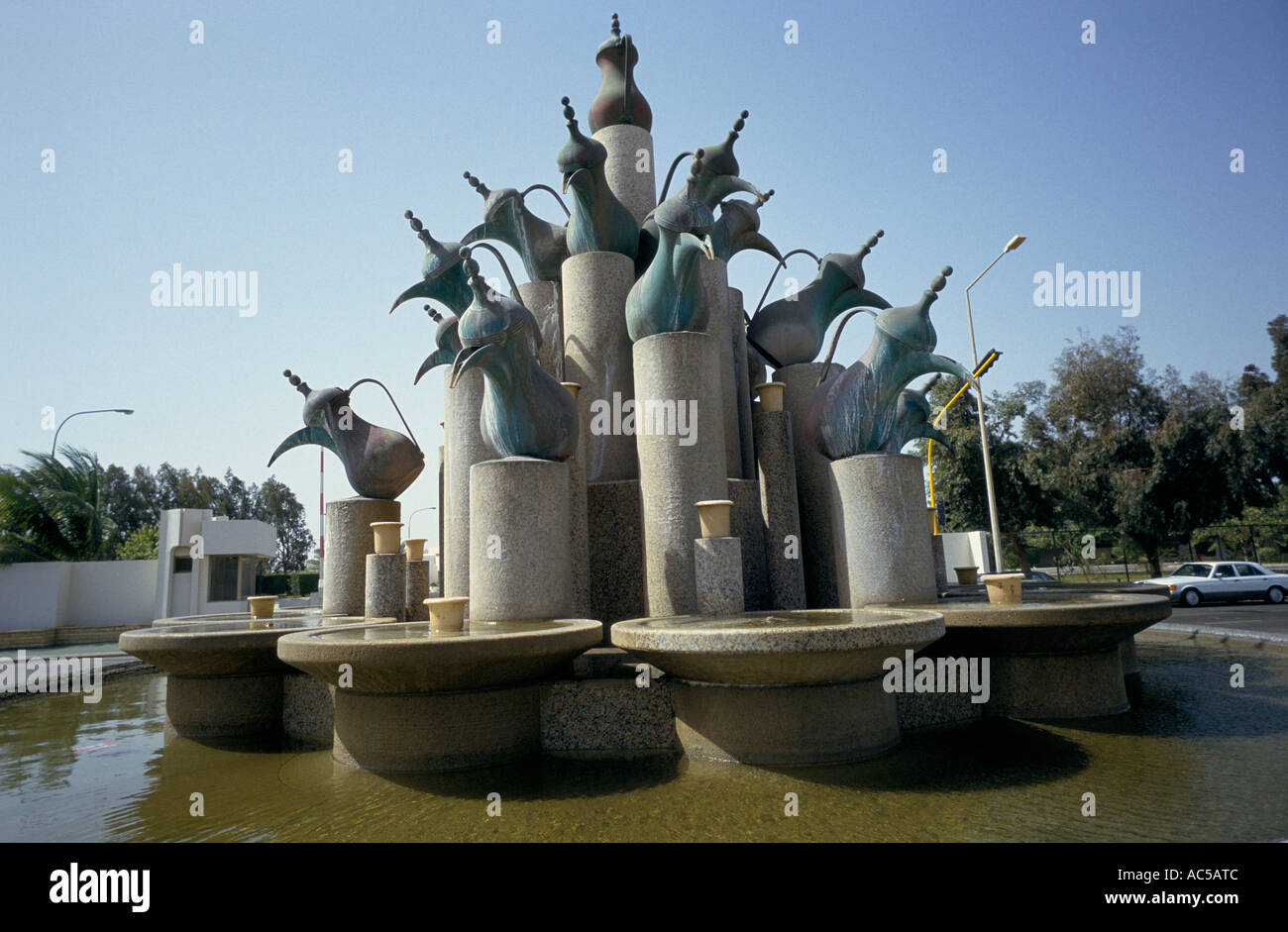 Saudi arabia jeddah roundabout and art hi-res stock photography and ...