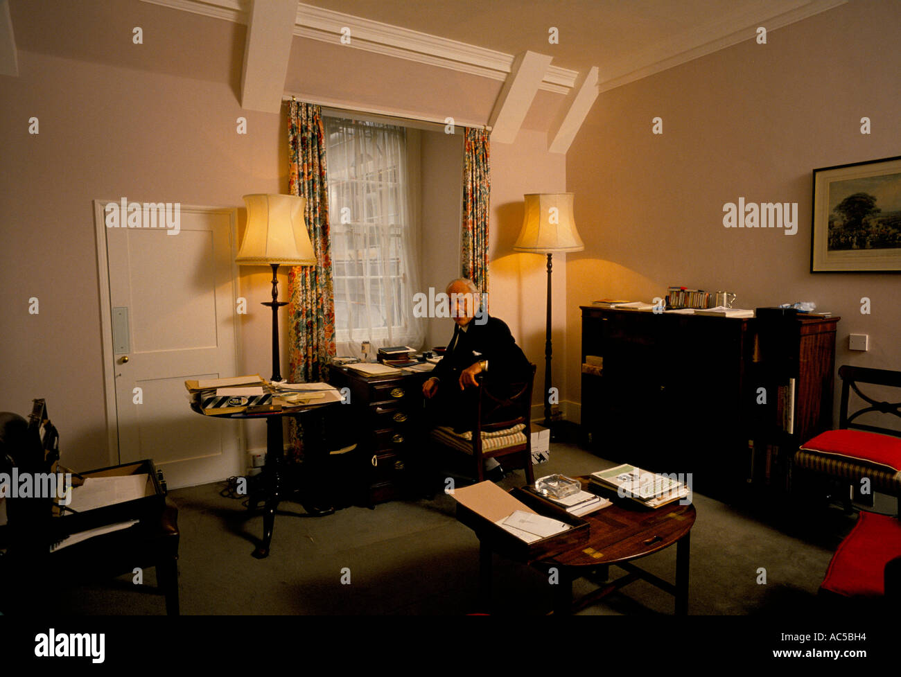 Thatcher downing street hi-res stock photography and images - Alamy