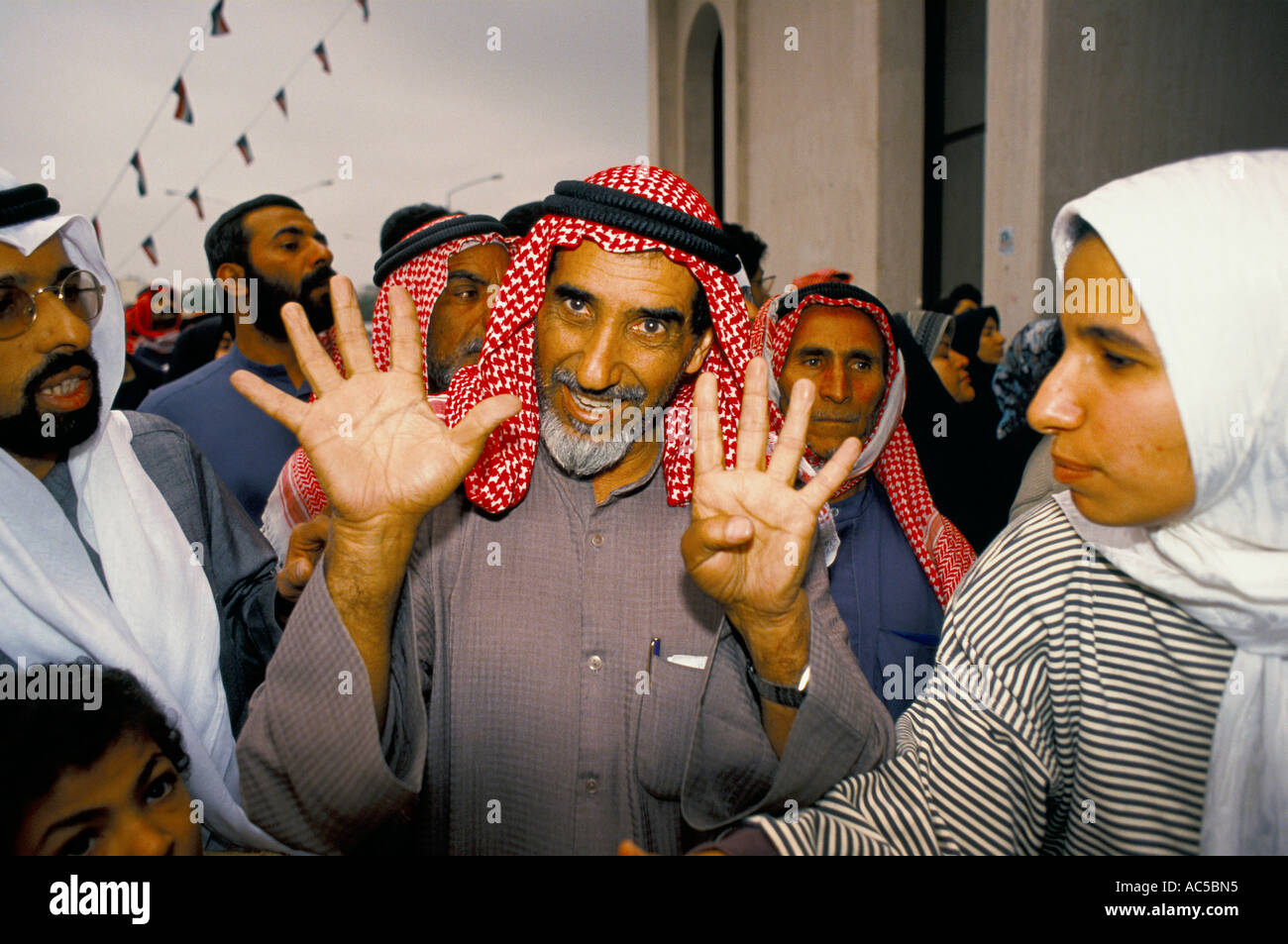 Kuwaiti family hi-res stock photography and images - Alamy