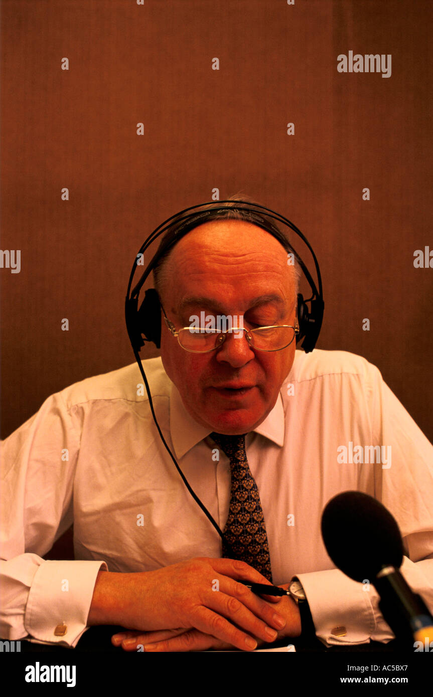 Radio personality bbc hi-res stock photography and images - Alamy