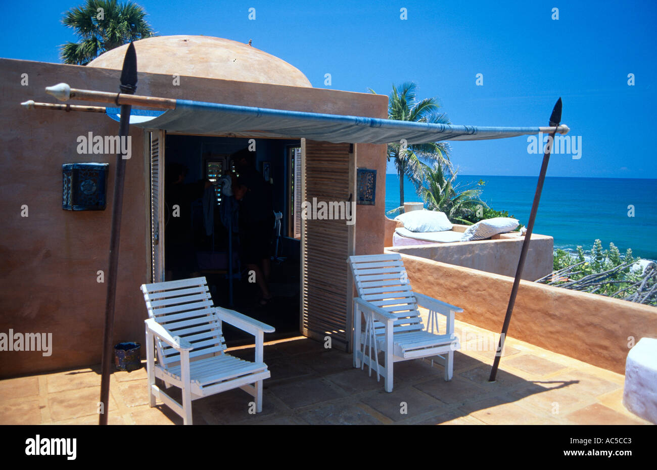 Moorish style balcony at Upstairs Abalone suite Jakes Island Outpost ...