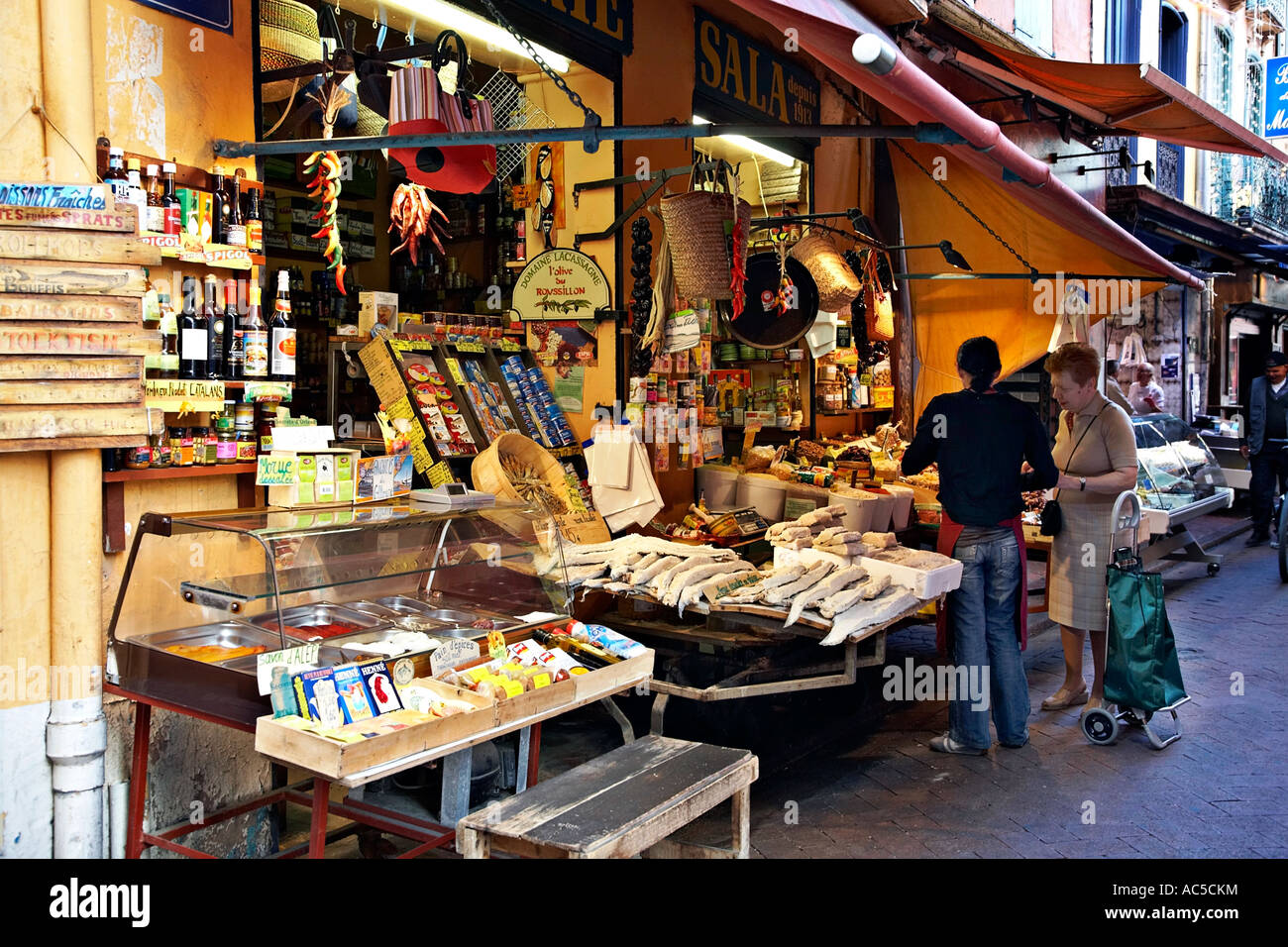 Spices grocer's shop, Perpignan, France Stock Photo - Alamy
