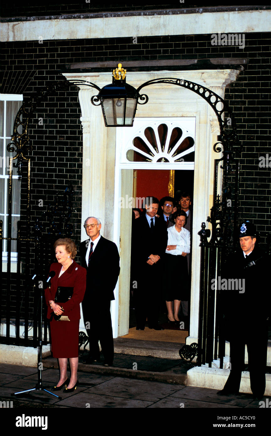 Police presence outside downing street hi-res stock photography and ...