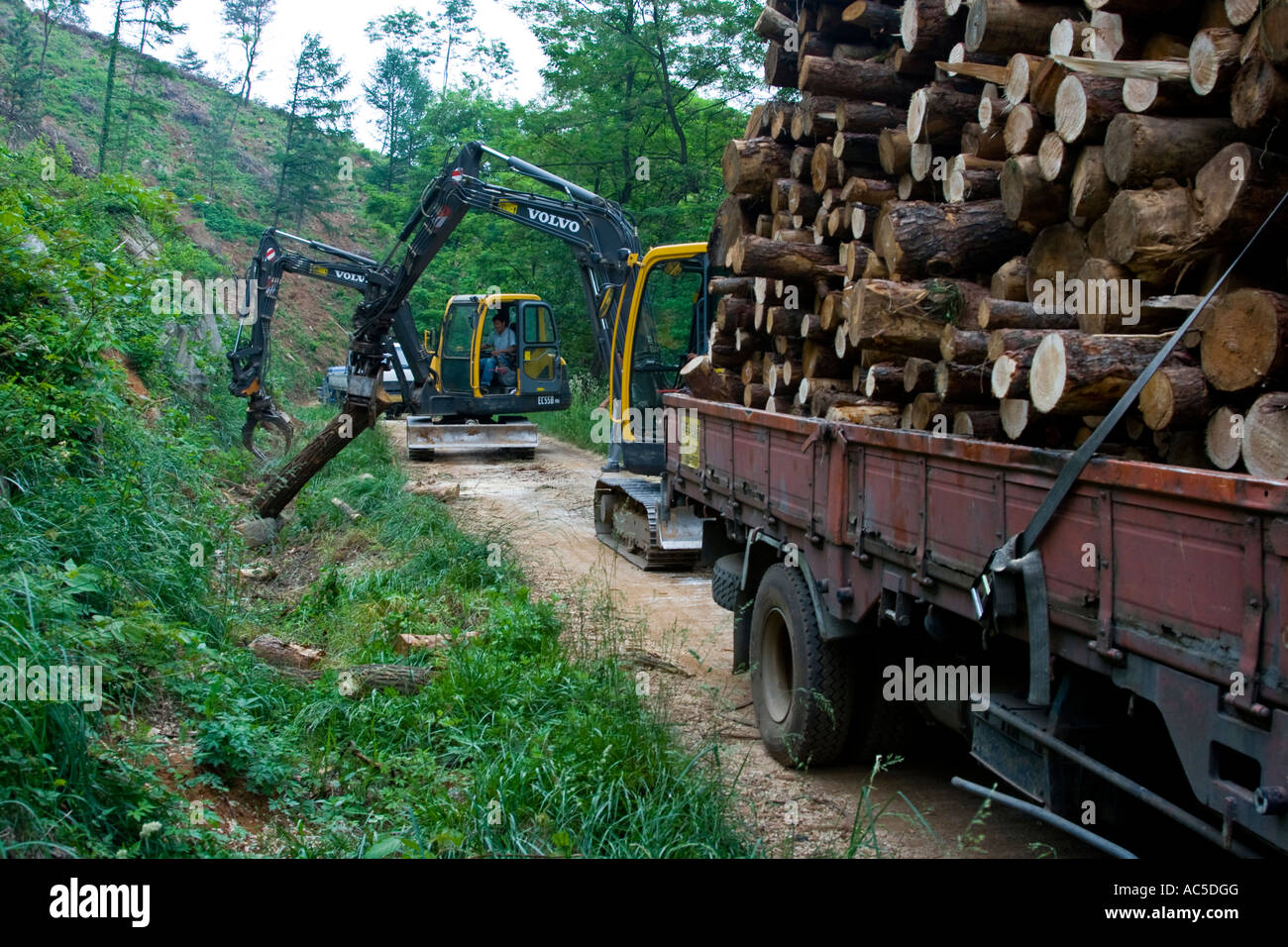 Raw materials truck hi-res stock photography and images - Alamy
