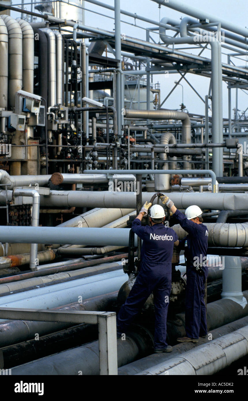Oil tower workers hi-res stock photography and images - Alamy
