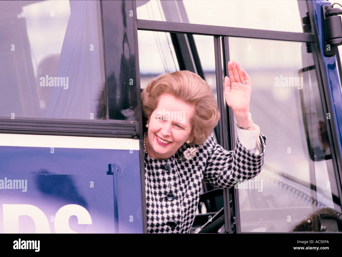 Margaret thatcher smiling hi-res stock photography and images - Alamy