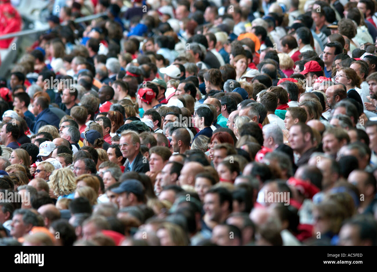 BIRDSEYE VIEW OF CROWD OF SPECTATORS Stock Photo - Alamy