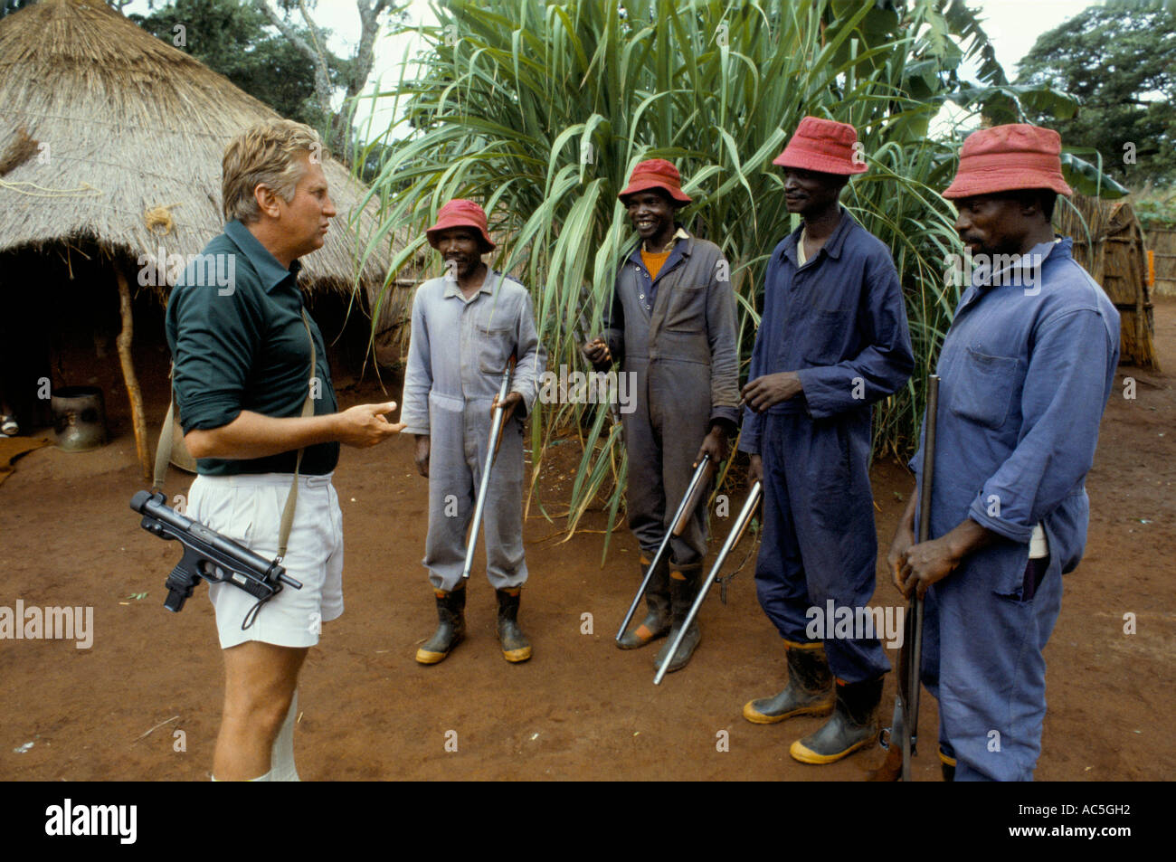 Men farmworkers hi-res stock photography and images - Alamy