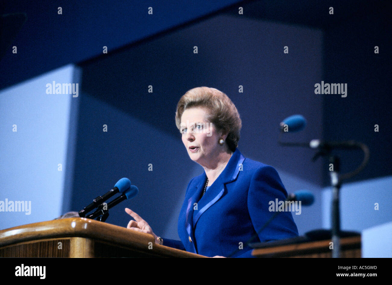 Margaret thatcher party conference 1990 hi-res stock photography and ...