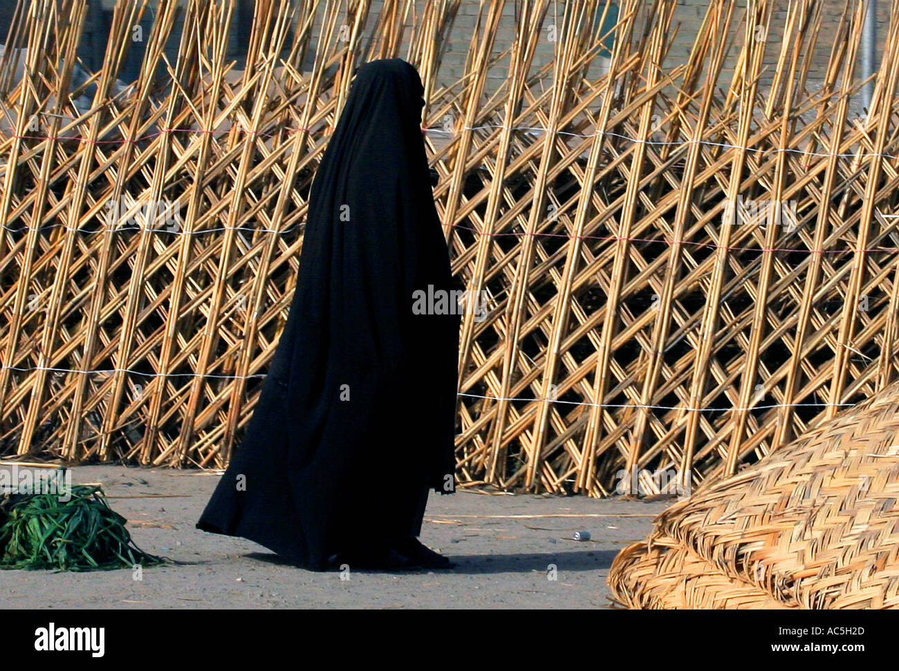 Iraq basra Life 2005 A woman cloaked in her hajib stands against the ...