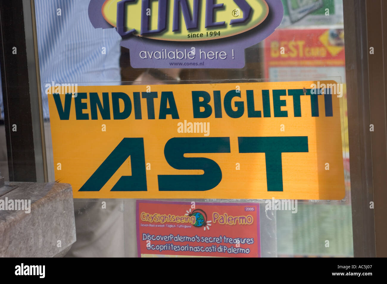 Ticket office location hi-res stock photography and images - Alamy