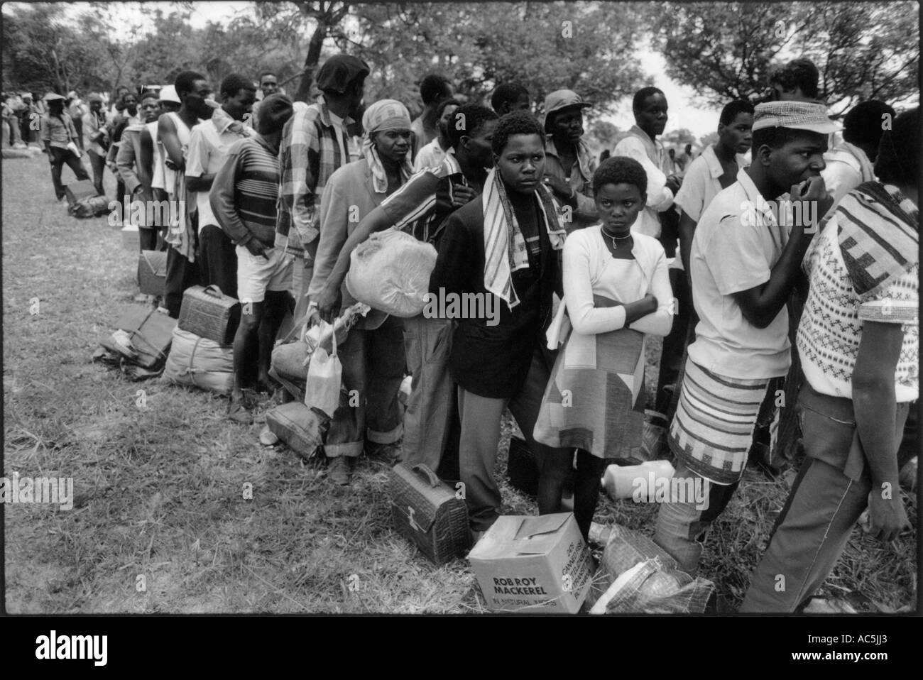 Botswana zimbabwe border hi-res stock photography and images - Alamy
