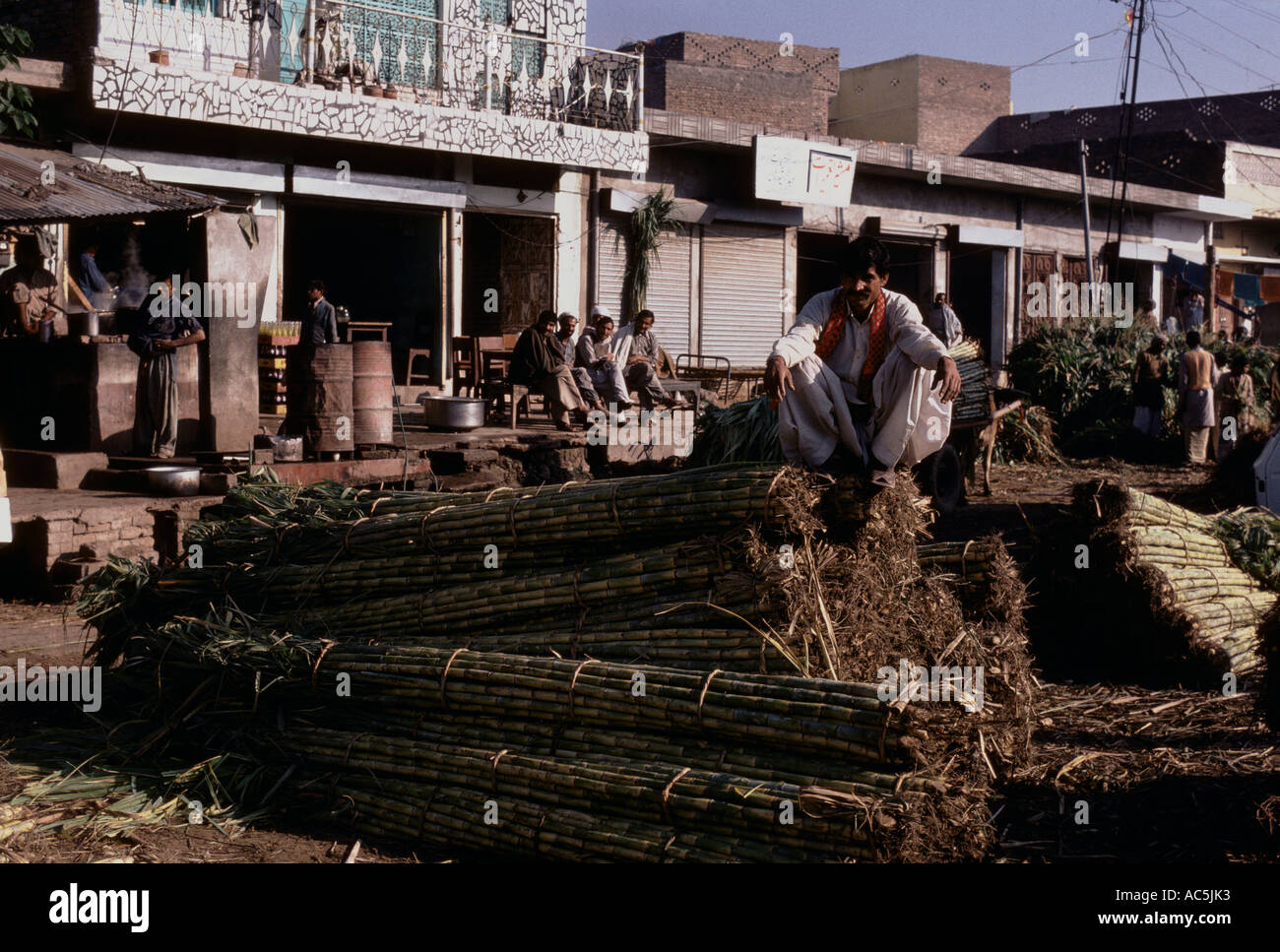 Bus transport peshawar pakistan hi-res stock photography and images - Alamy