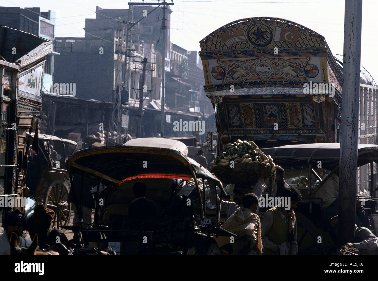 Pakistan vendors hi-res stock photography and images - Alamy