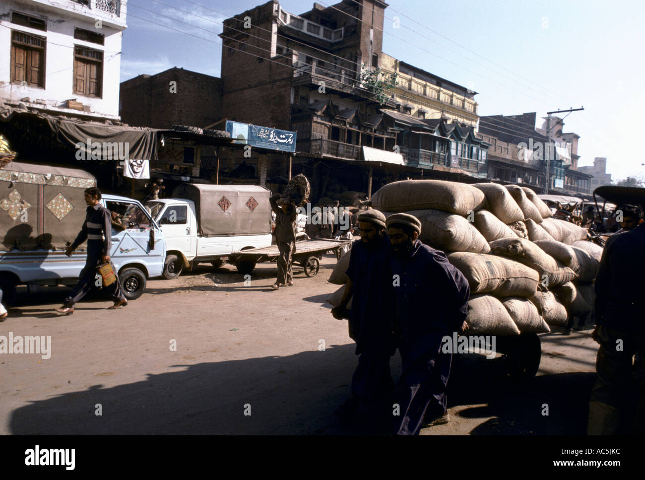 Bus peshawar pakistan hi-res stock photography and images - Alamy
