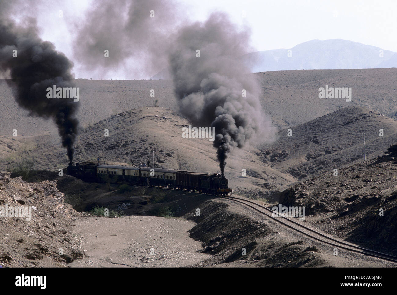 Train pakistan railway hi-res stock photography and images - Alamy