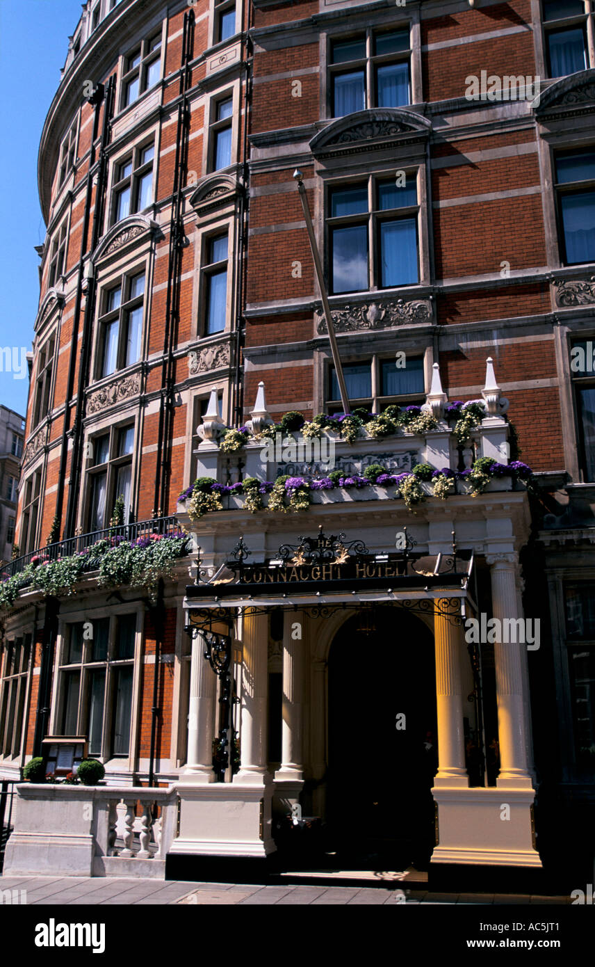 Connaught hotel water feature london hi-res stock photography and ...