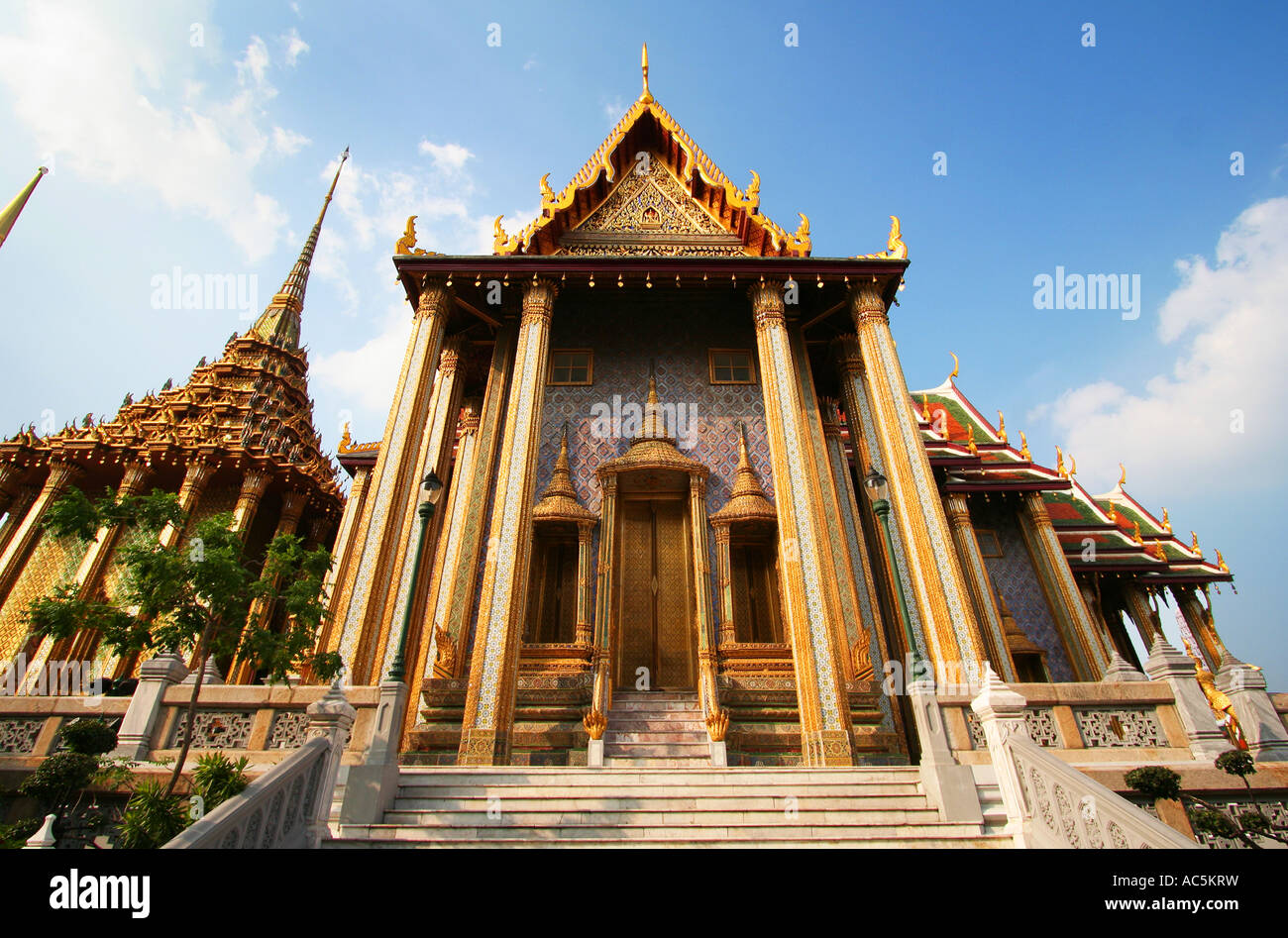 Grand temple doors hi-res stock photography and images - Alamy