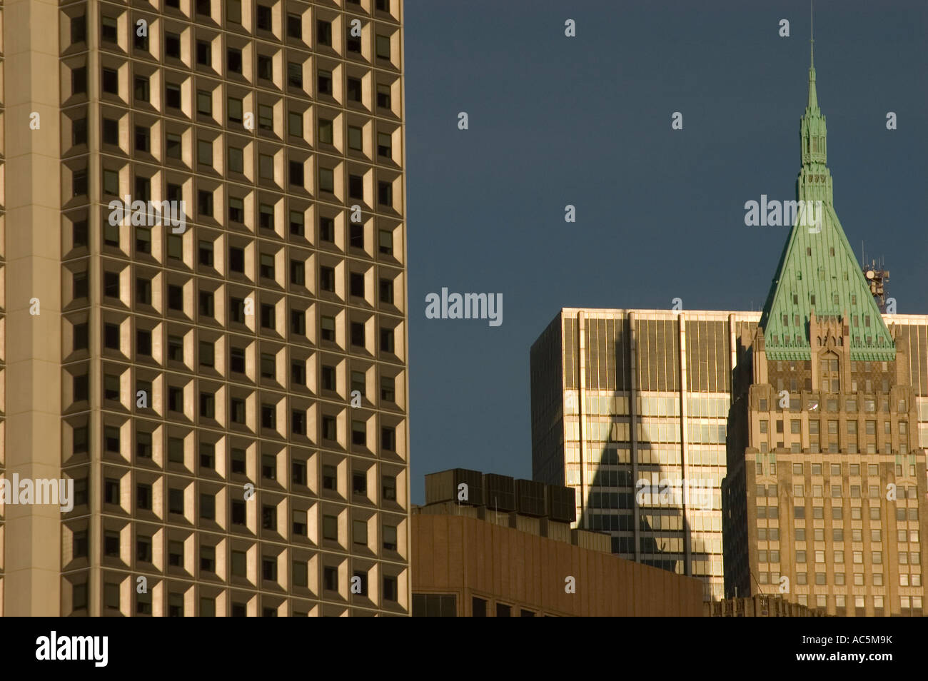 New York Skyline, view of the financial district and The Trump Building ...