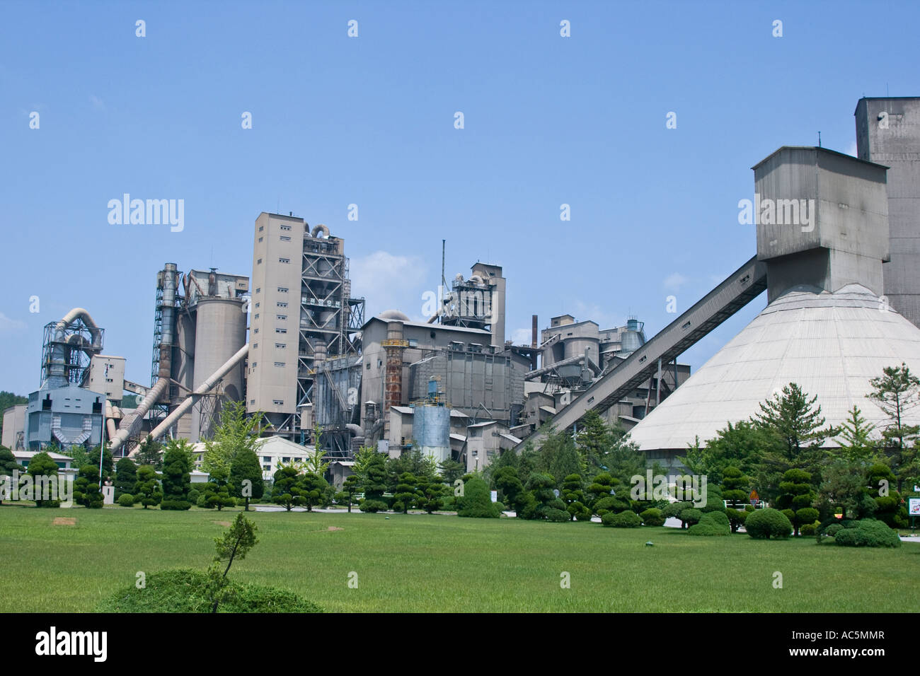 Korean manufacturing hi-res stock photography and images - Alamy