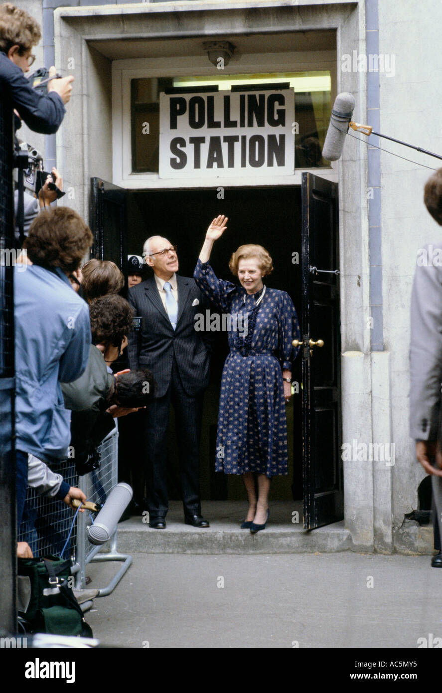 Prime minister margaret thatcher leaving hi-res stock photography and ...