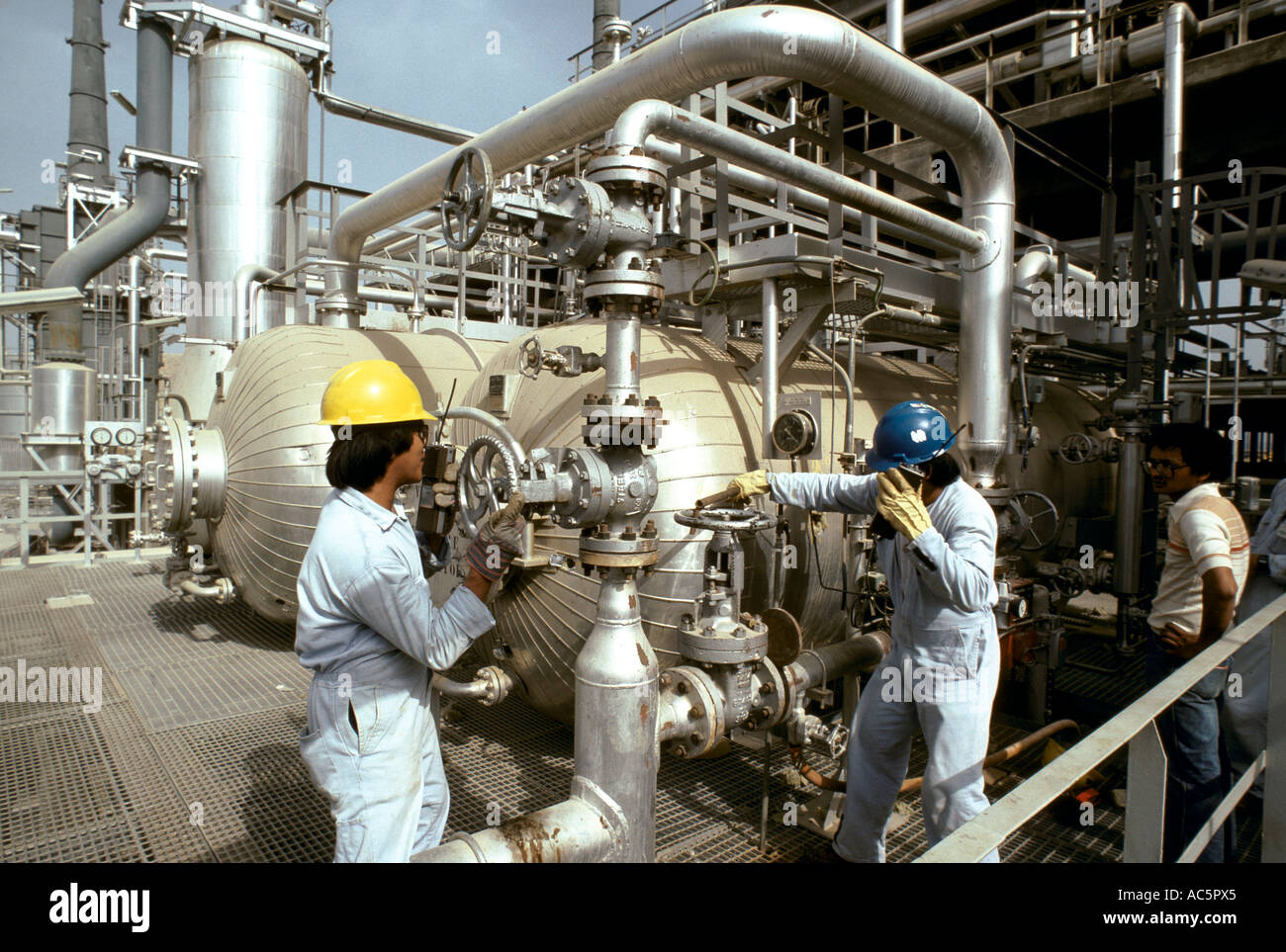 Spillage and industry hi-res stock photography and images - Alamy
