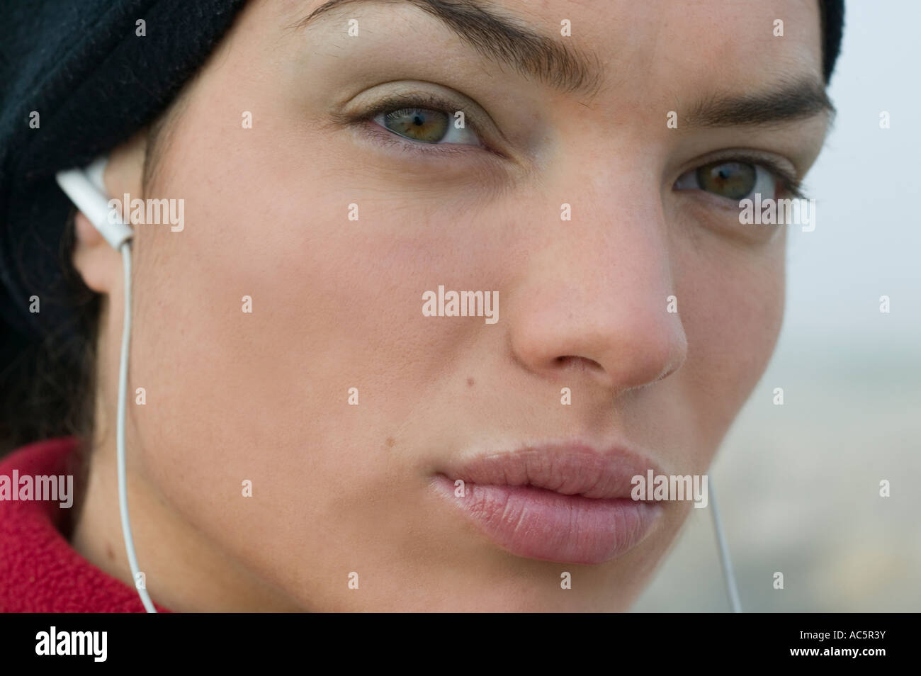 Person listening to ipod hi-res stock photography and images - Alamy