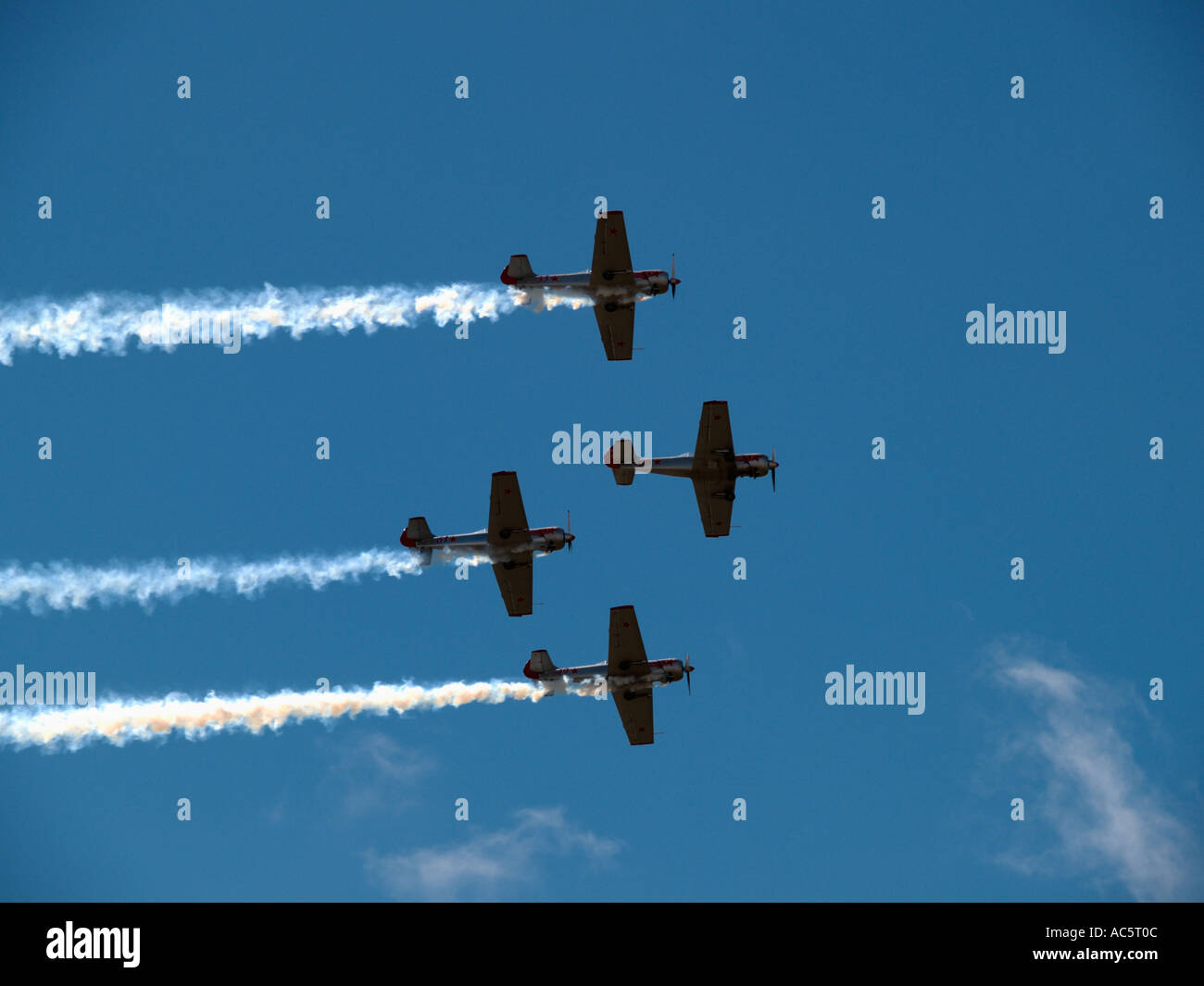 Planes flying in formation hi-res stock photography and images - Alamy