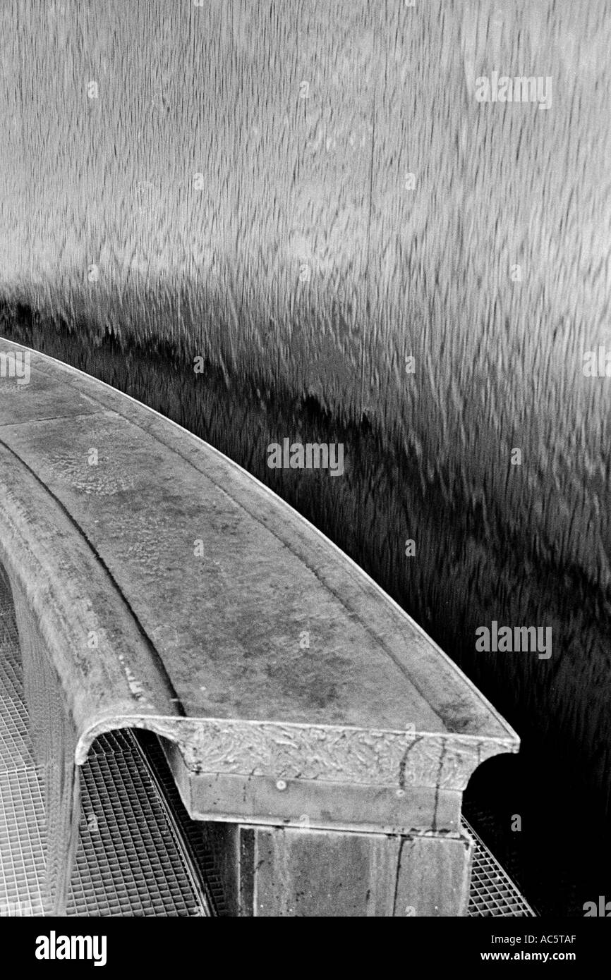 Sculpture outdoors Black and White Stock Photos & Images - Alamy