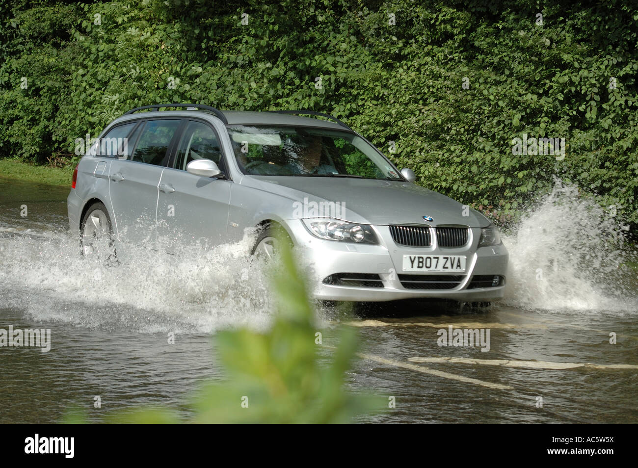 Car flood water hi-res stock photography and images - Alamy