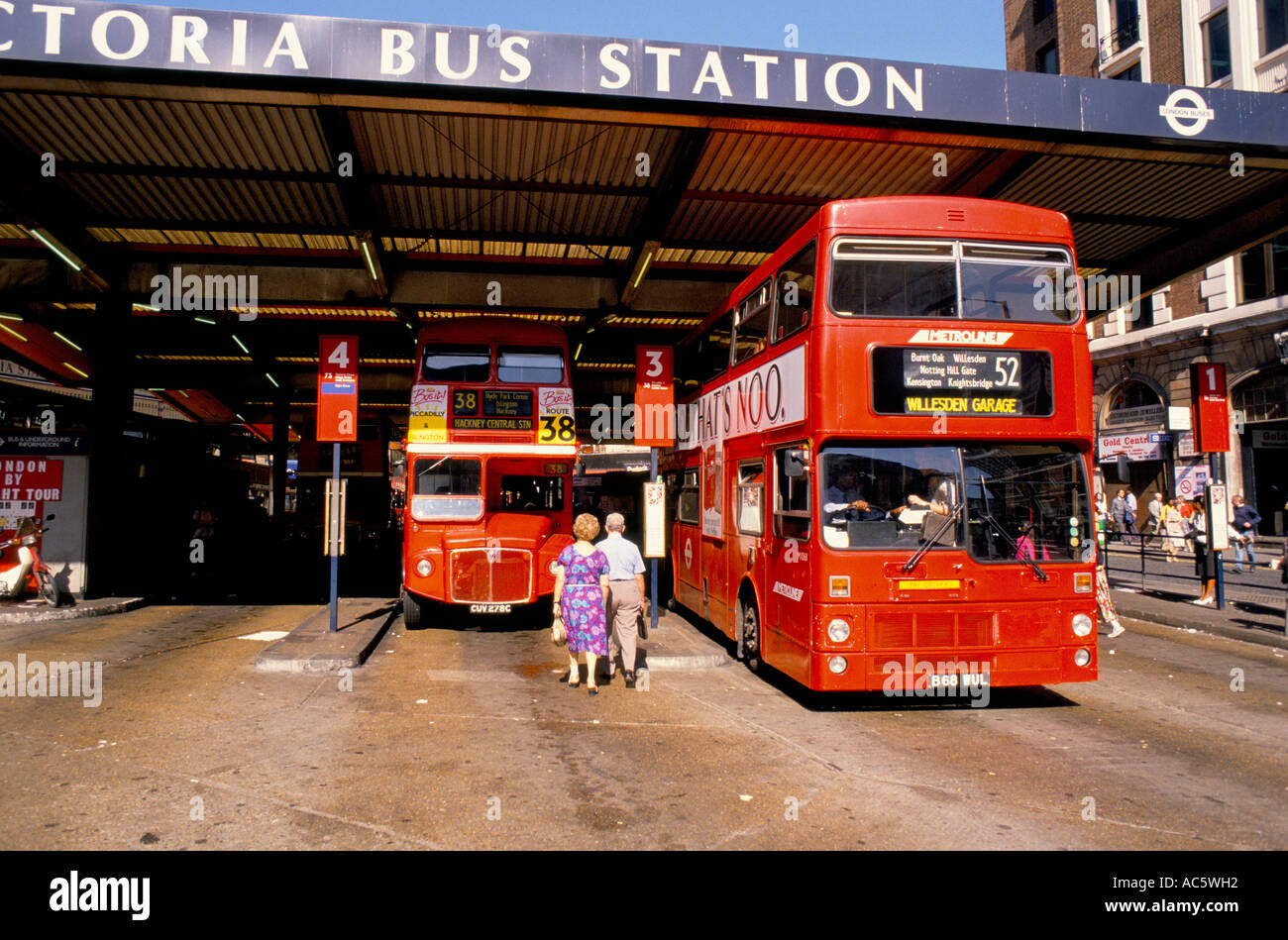 Moving stagecoach hi-res stock photography and images - Alamy
