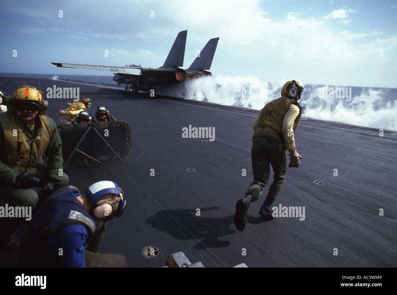 Aircraft carrier take off military hi-res stock photography and images ...
