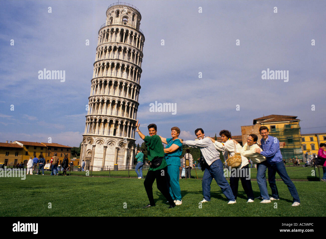 Leaning tower of pisa people pushing hi-res stock photography and ...