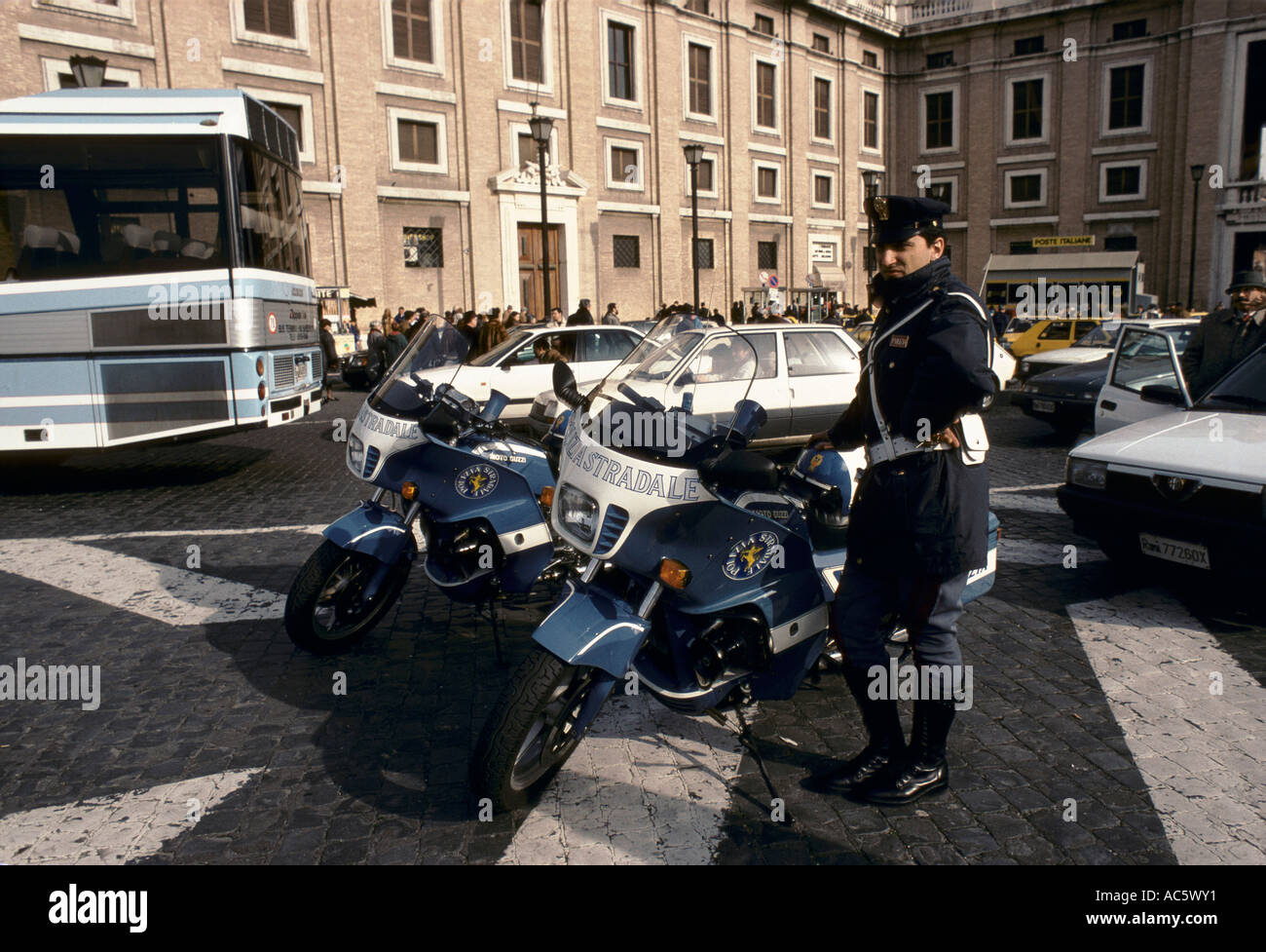 Italian police uniform hi-res stock photography and images - Alamy