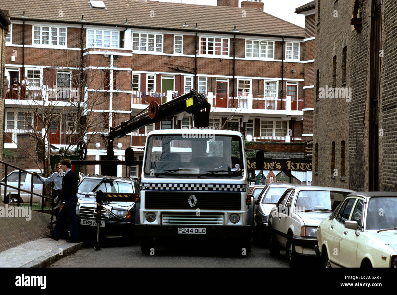 London parked cars hi-res stock photography and images - Alamy