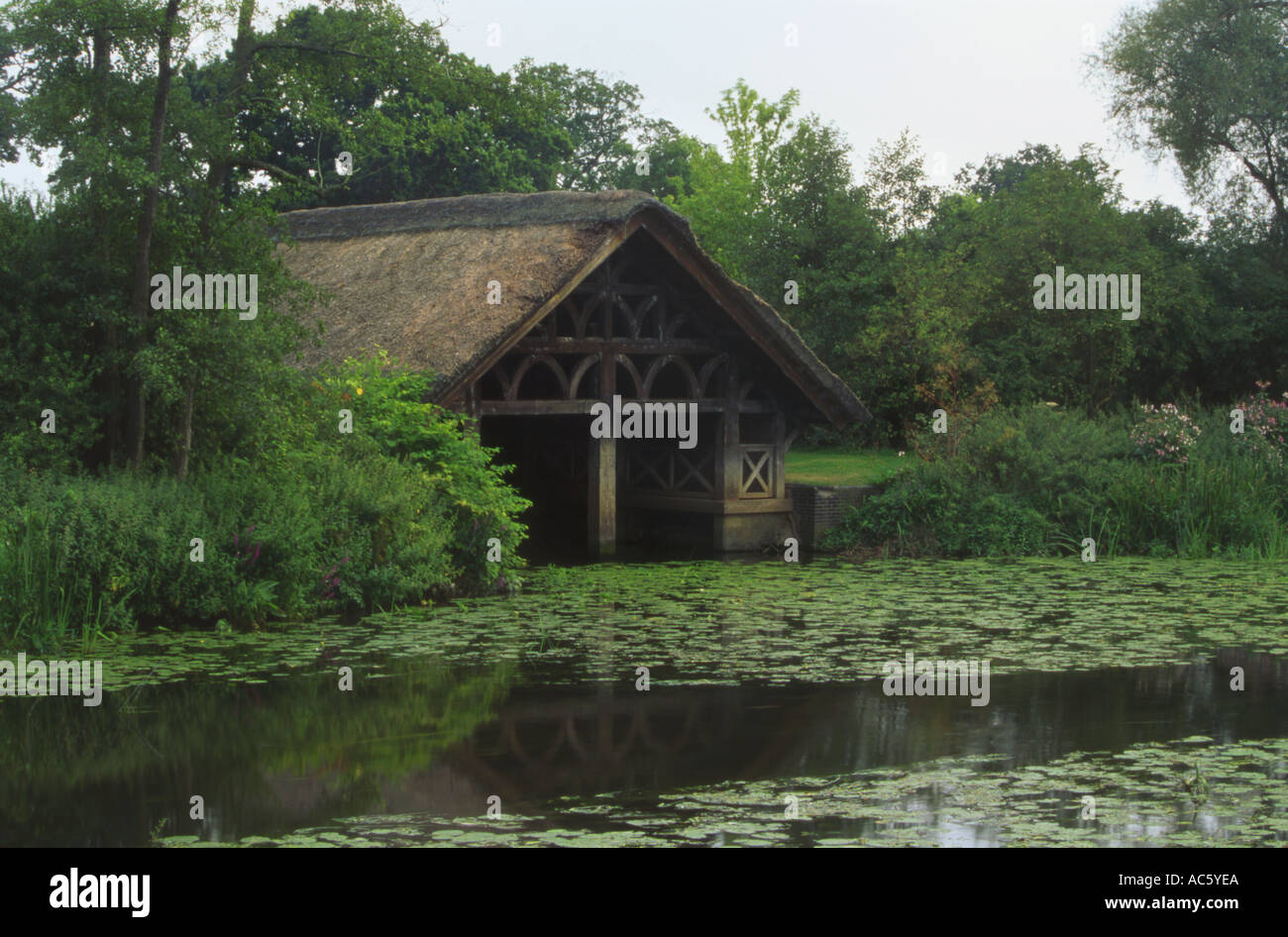River boathouse hi-res stock photography and images - Alamy